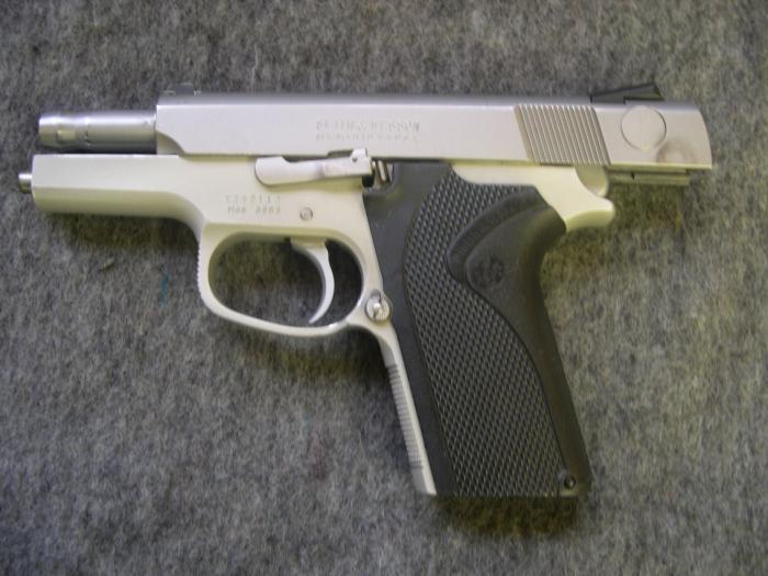 Smith & Wesson S&W 3953 W/2 Mags. For Sale at GunAuction.com - 8879001