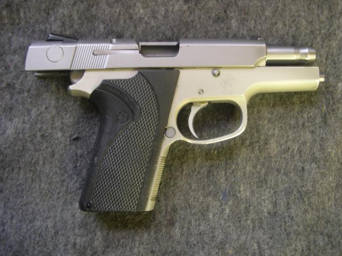 Smith & Wesson S&W 3953 W/2 Mags. For Sale at GunAuction.com - 8879001