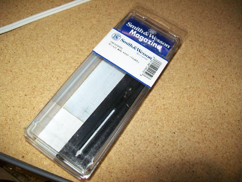 2 Smith & Wesson 41 & 422 - factory NEW 10rd mags