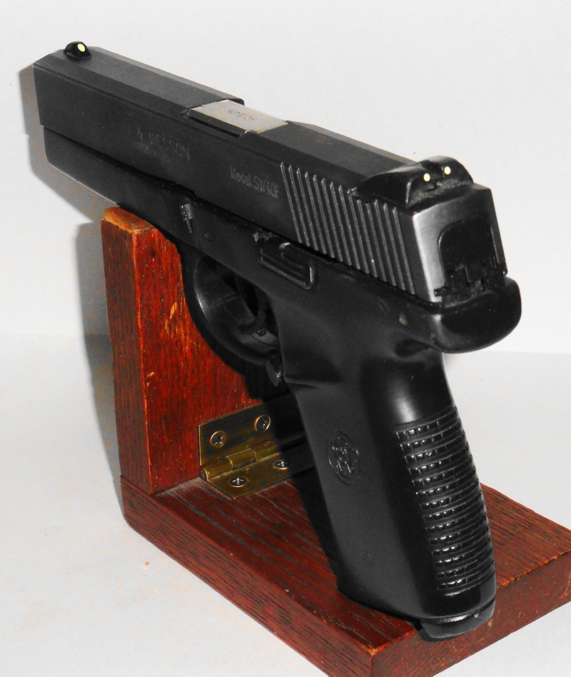 Smith & Wesson Model Sw40f .40 S&W For Sale at GunAuction.com - 10544197