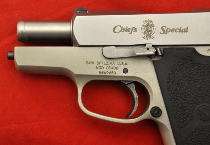 Smith & Wesson Cs40d Dao .40 S&W Compact Chiefs Special (2) Mags ...