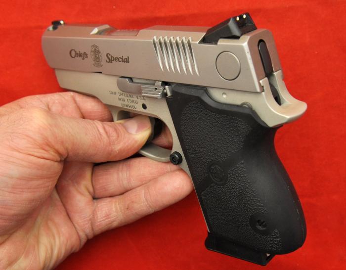 Smith & Wesson Cs40d Dao .40 S&W Compact Chiefs Special (2) Mags ...