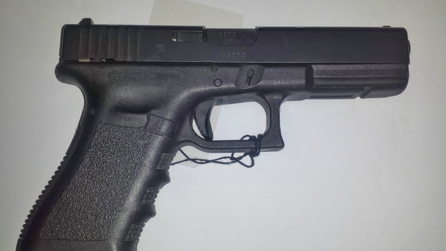 Glock 17 Gen 3 with cracked slide