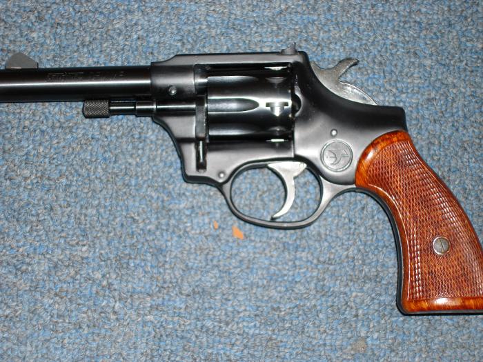 High Standard Manufacturing Corporation Sentinel Deluxe .22lr 9 Shot ...