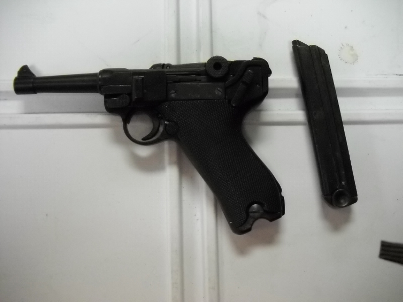 PO-8 Luger German-Prop Gun-Old-
