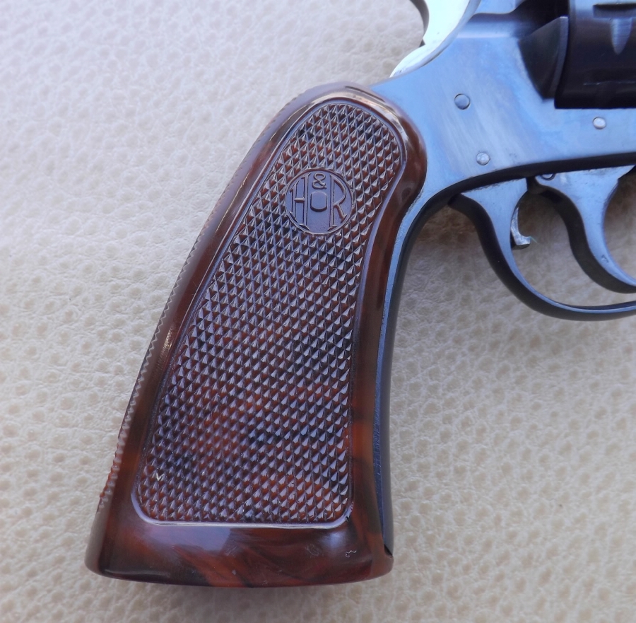 H & R H&R Model 922, 9 Shot Double Action Revolver .22 For Sale at ...