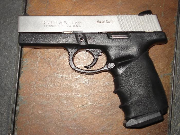 Smith & Wesson Sigma Sw9v With Extras N/R For Sale at GunAuction.com ...