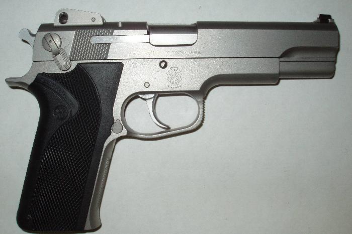 Smith & Wesson 10mm Model 1006 For Sale at GunAuction.com - 8728936