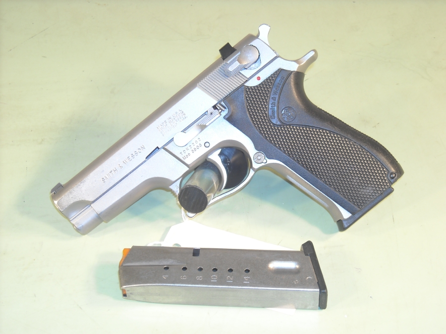 Smith & Wesson Mod 5906 Cal 9mm Extra Mag For Sale at GunAuction.com ...