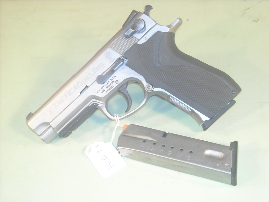 Smith & Wesson Mod 5906 Tactical 9mm Extra Mag For Sale at GunAuction ...