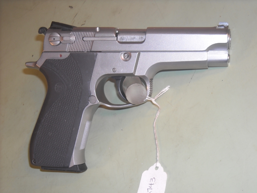 Smith & Wesson Mod 5906 Cal. 9mm For Sale at GunAuction.com - 12037838