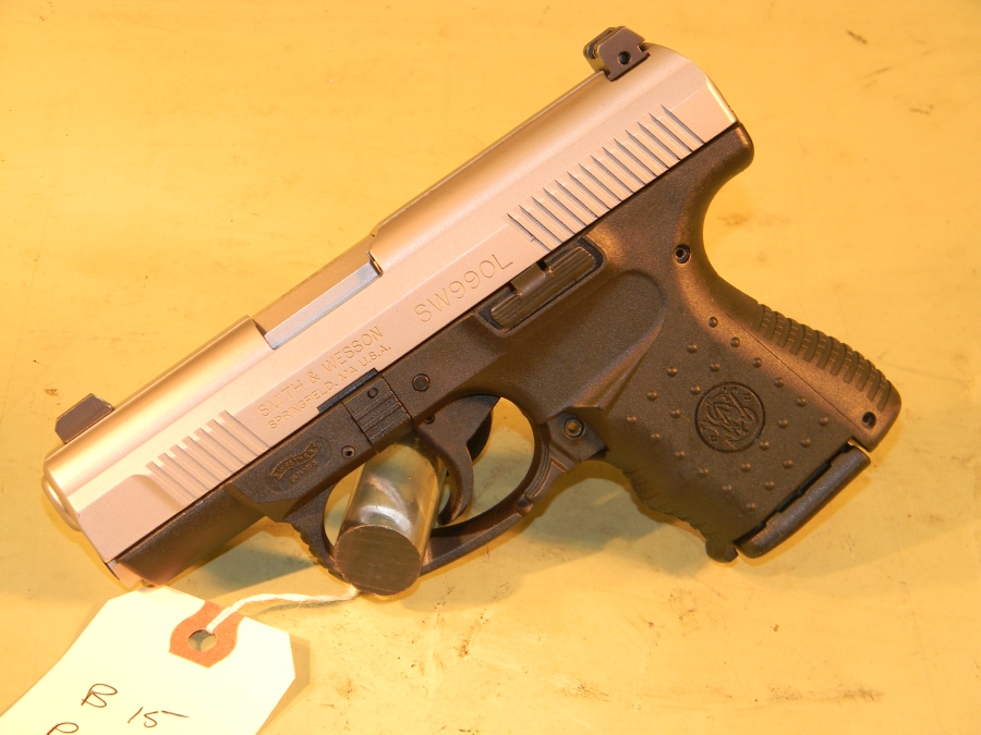 Smith & Wesson Mod Sw990l 40 Cal Night Sights For Sale at GunAuction ...