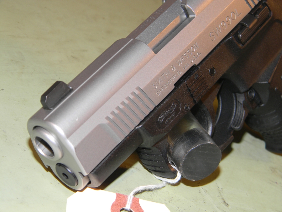 Smith & Wesson Mod Sw990l 40 Cal Night Sights For Sale at GunAuction ...