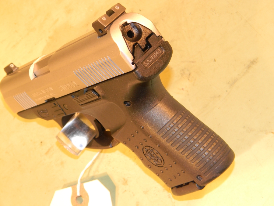 Smith & Wesson Mod Sw990l 40 Cal Night Sights For Sale at GunAuction ...