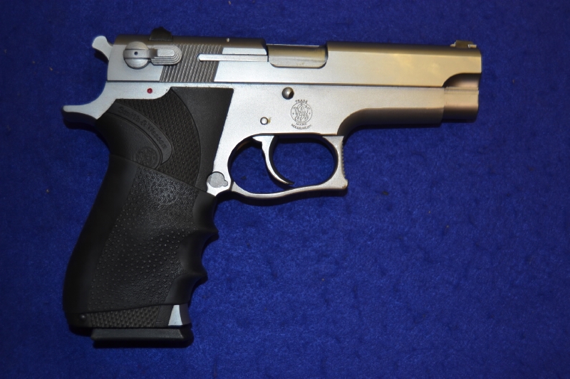 Smith & Wesson Mod. 3906 .9mm Previously Owned For Sale at GunAuction ...