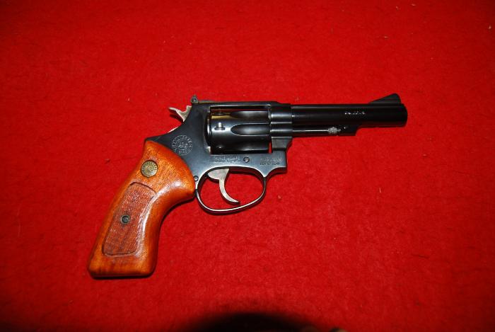 Taurus M94 .22lr Rs 9-Shot 4in. Bl. Blue/Wood For Sale at GunAuction ...