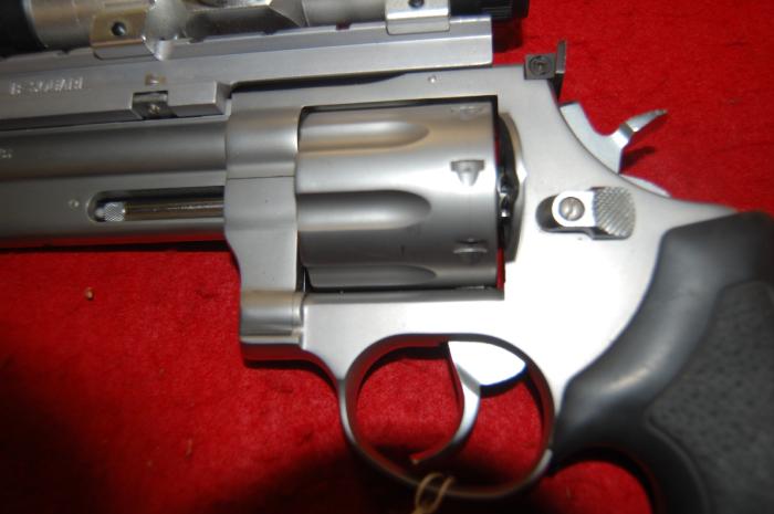 Taurus Model 608 .357mag Ss/ Black Grips/ Red Dot Sight For Sale at ...