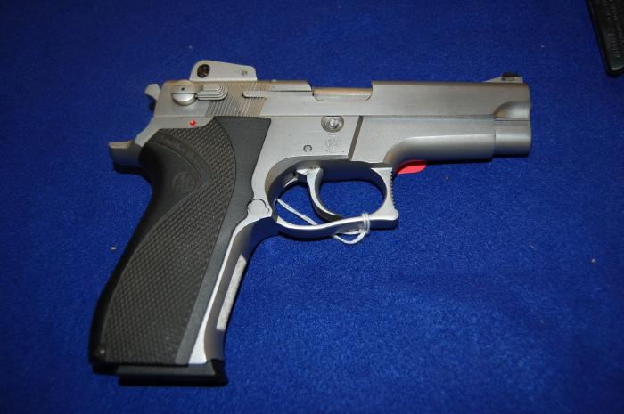 Smith & Wesson 5906 Ss 9mm Adjustable Sights Extras For Sale at ...