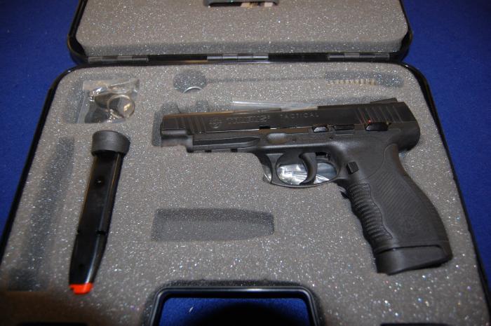 Taurus Pt 24/7 Oss Ds .40 S&W Blue New In Box For Sale at GunAuction ...