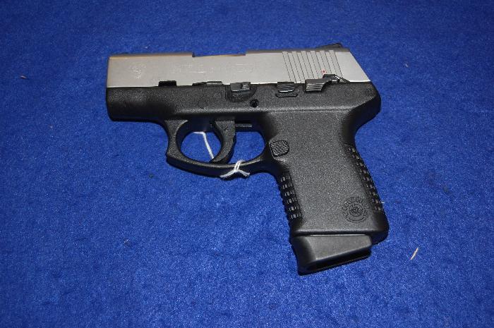 Taurus Pt140 40 S&W W/ Two 10 Rnd Magazine For Sale at GunAuction.com ...