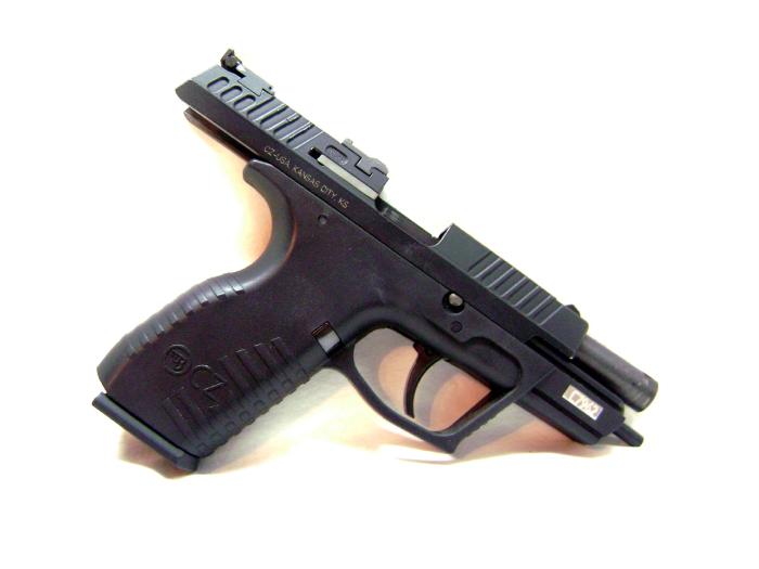 CZ 100 .40 Cal S & W semi-auto pistol - Picture 2