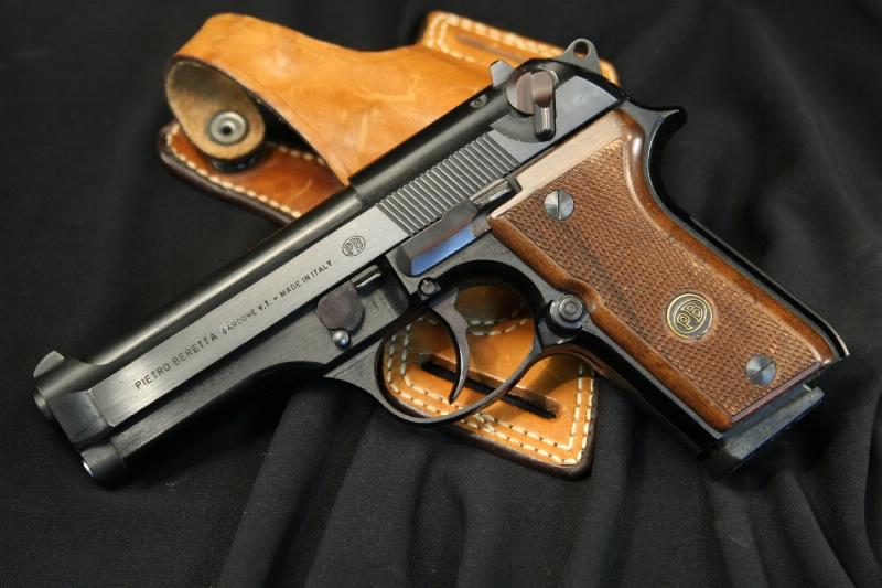 Beretta Model 92 Sb Compact 9mm Double Action Semi Auto Pistol Bianchi ...