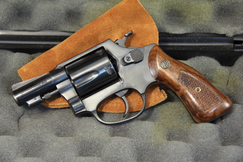 Rossi Model 685 .38 Special Snub Nose Double Action Revolver W/ Holster ...