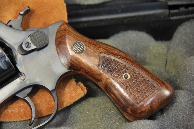 Rossi Model 685 .38 Special Snub Nose Double Action Revolver W/ Holster ...