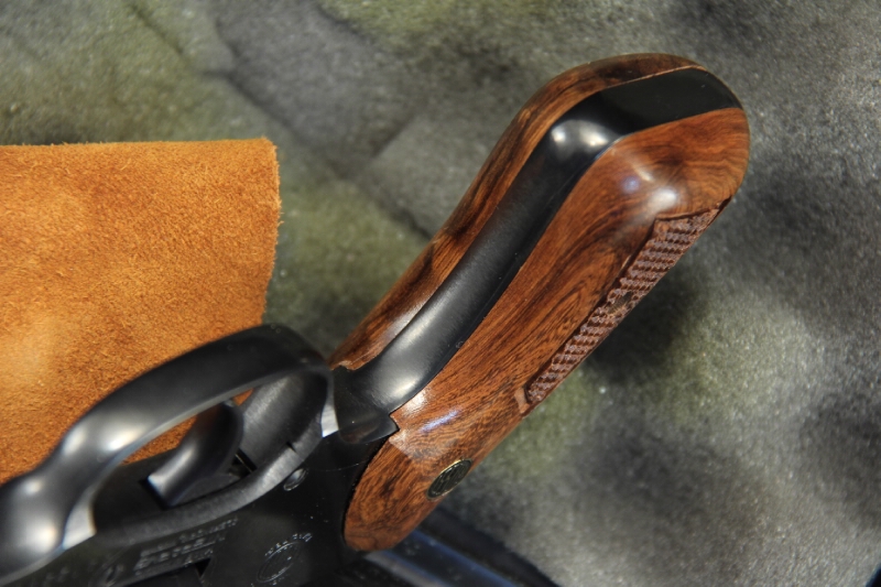 Rossi Model 685 .38 Special Snub Nose Double Action Revolver W/ Holster ...