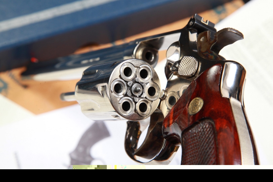 Smith & Wesson Model 53 Jet The .22 Centerfire Magnum Revolver, Inserts ...