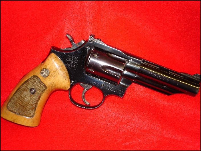 LLAMA COMANCHE .357 MAG. 4 INCH BARREL BLUE.