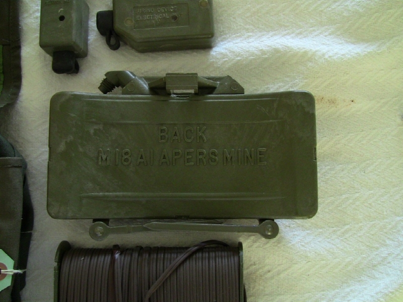 INERT M18A1 and M5 Non Lethal Claymore Mine Sets - Picture 2