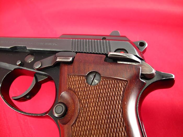 Beretta - Model 82-B 7,65mm .32 Acp...Rather Scarce Pistol, Mfd. 1981 ...