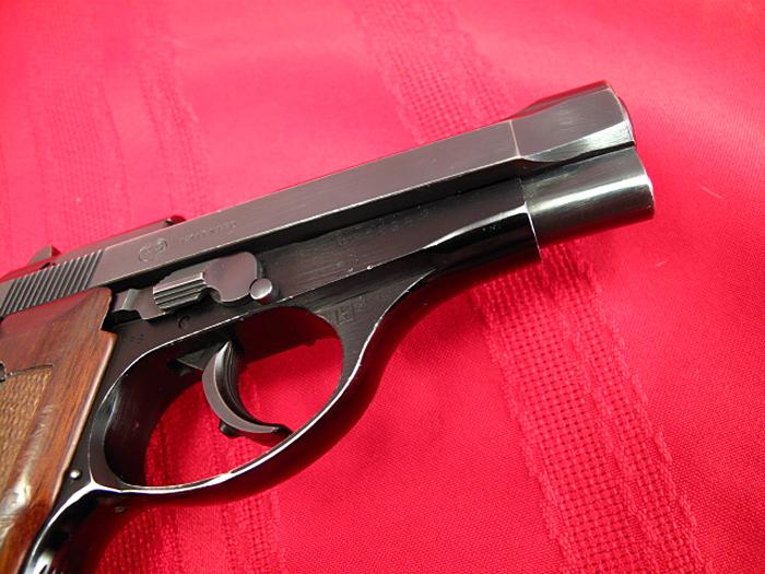 Beretta - Model 82-B 7,65mm .32 Acp...Rather Scarce Pistol, Mfd. 1981 ...