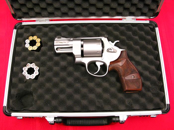 Smith & Wesson - 627-3 Pc .357 8-Shot 2-5/8``... Original Bloodwork ...