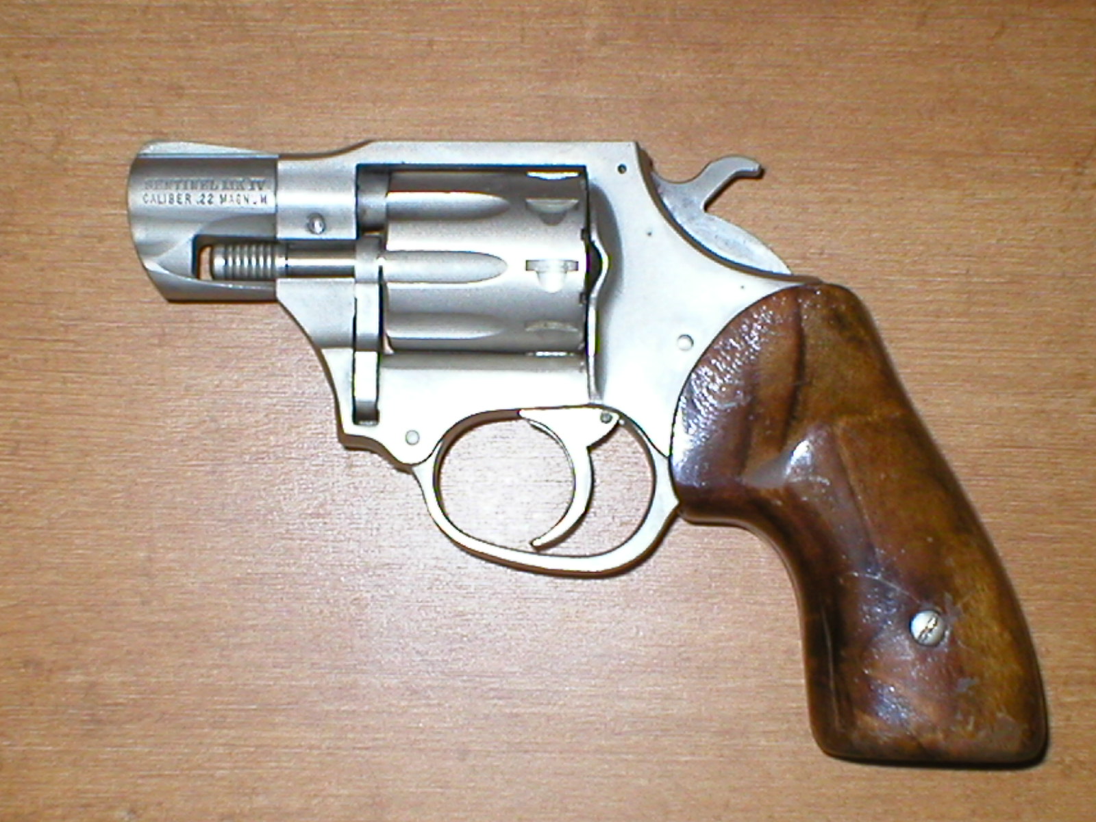 High Standard Sentinel MKIV, .22 Magnum 9 shot