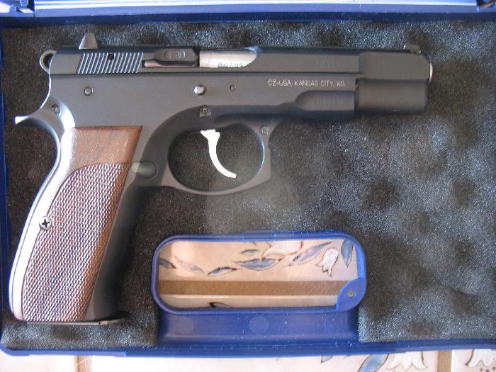 CZ CZ 75 B 9mm Walnut grips 3 Mags