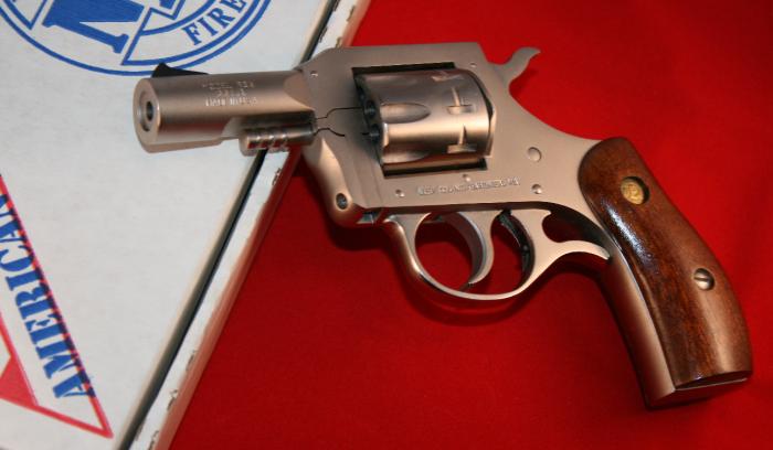 New England Firearms, Co Model R92 9-Shot Standard Revolver In .22 Lr ...