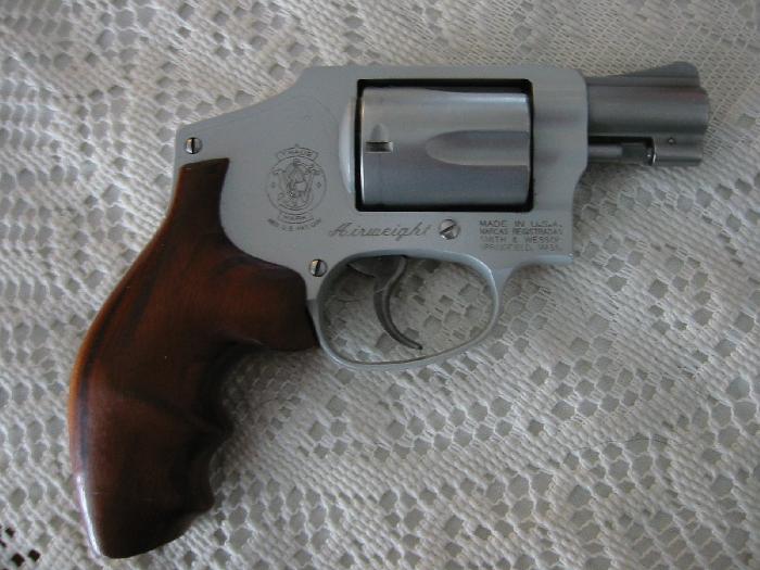 Smith & Wesson Airweight Model 642-1 Hogue Grips For Sale at GunAuction ...