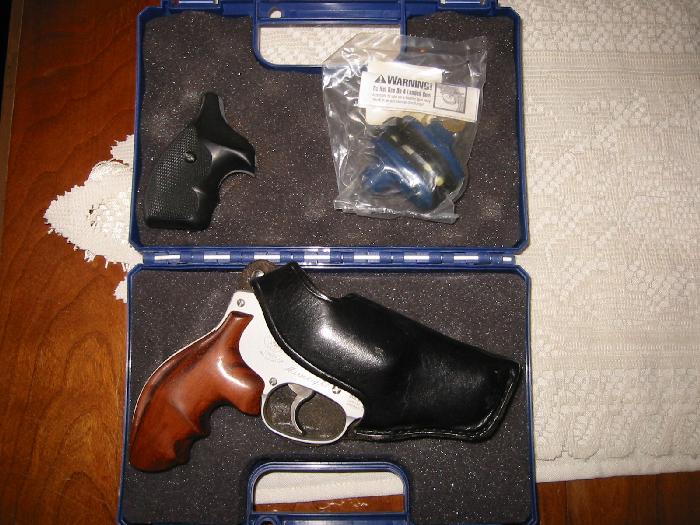 Smith & Wesson Airweight Model 642-1 Hogue Grips For Sale at GunAuction ...