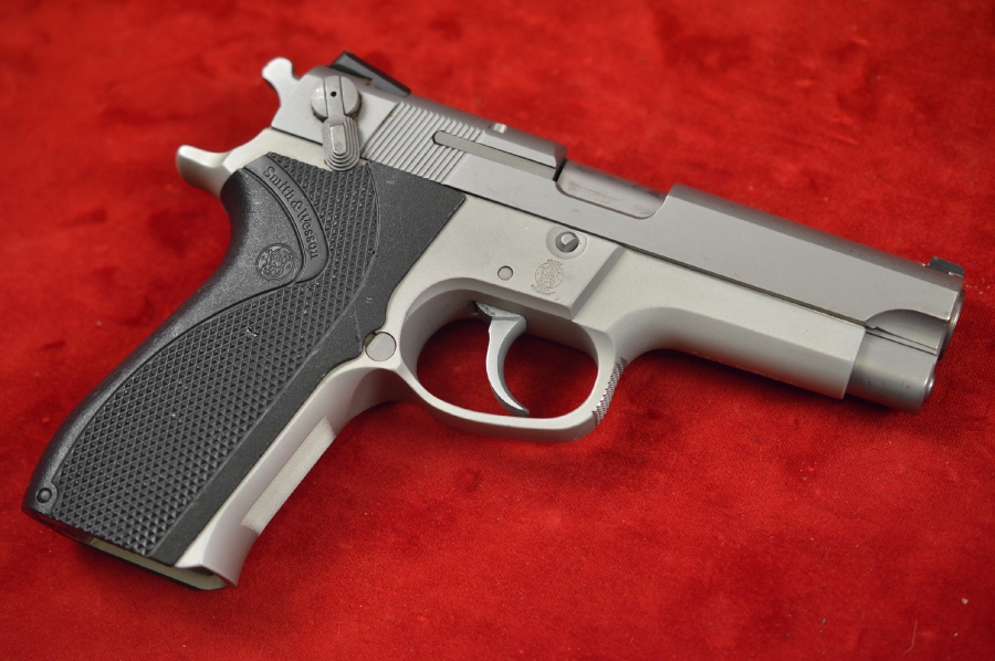 Smith & Wesson Model 5903 - Sn Typ7399 For Sale at GunAuction.com ...